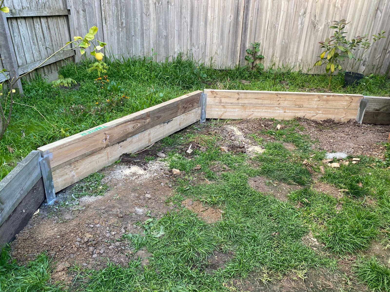 Colorbond Fence & Gate and Garden Bed Retaining Wall - DIY Steel Supply